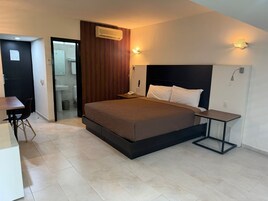 Quarto Comfort, ar condicionado | Secretária, cortinas/cortinados opacos, Wi-fi grátis 
