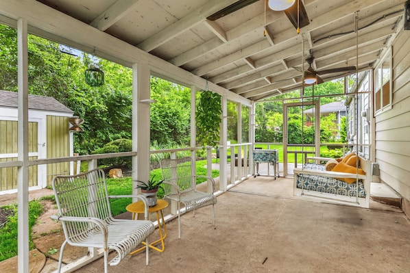 KC Family Home / Near Plaza, Downtown/ Long Stays Reviews, Deals ...