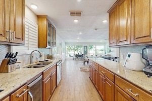 Casa, várias camas (Lakefront Lodge) | Cozinha privada