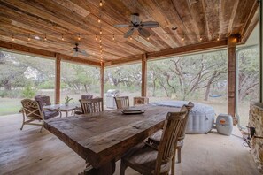 Hill Country Escape Hot Tub Pet Friendly Reviews, Deals & Photos 2026 ...