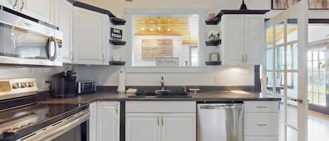 Casa, várias camas (Headquarters Hideaway) | Cozinha privada