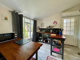 Estúdio Económico, vista para o jardim | Cozinha privada
