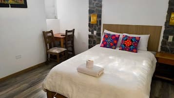 Quarto Duplo, Vista para a cidade | Secretária, Wi-fi grátis