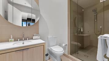 Apartamento Deluxe, varanda, Vista para a cidade | Casa de banho