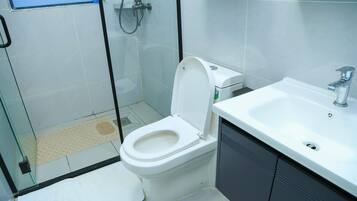 Apartamento, 2 quartos, acessível, varanda | Banheiro