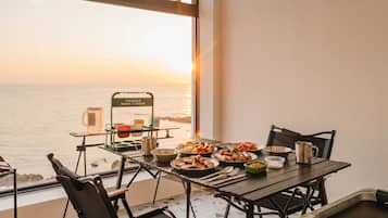 Quarto Básico, 1 quarto (Ocean View Couple Room B2(1F)) | 1 quarto, Wi-fi grátis