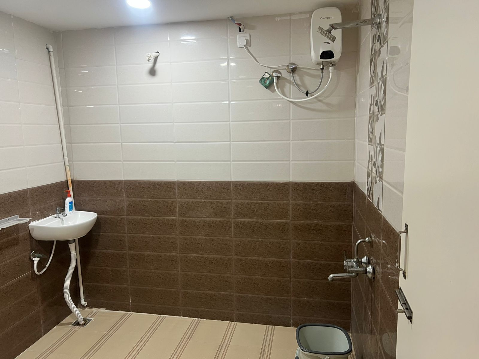 Suíte superluxo | Banheiro | Toalhas de banho, sabonete, shampoo 