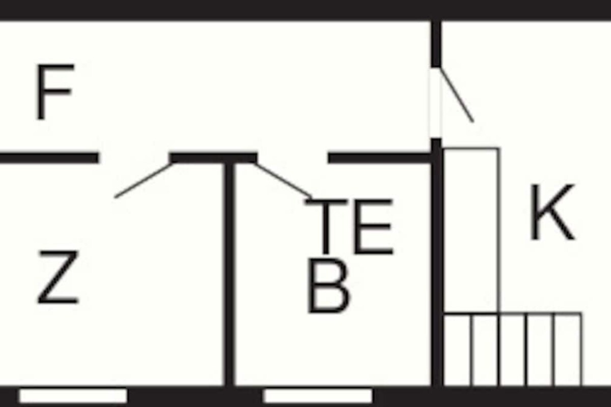 Planta baixa com quartos identificados: Z, F, TE, B, K e W.