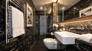 ELEVATED SHARD VIEW PANORAMIC SECRET STAY, Top Floor Penthouse, Gym and ...
