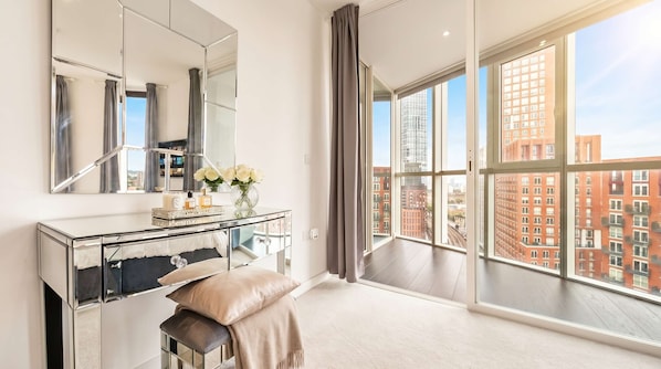 ELEVATED SHARD VIEW PANORAMIC SECRET STAY, Top Floor Penthouse, Gym and ...