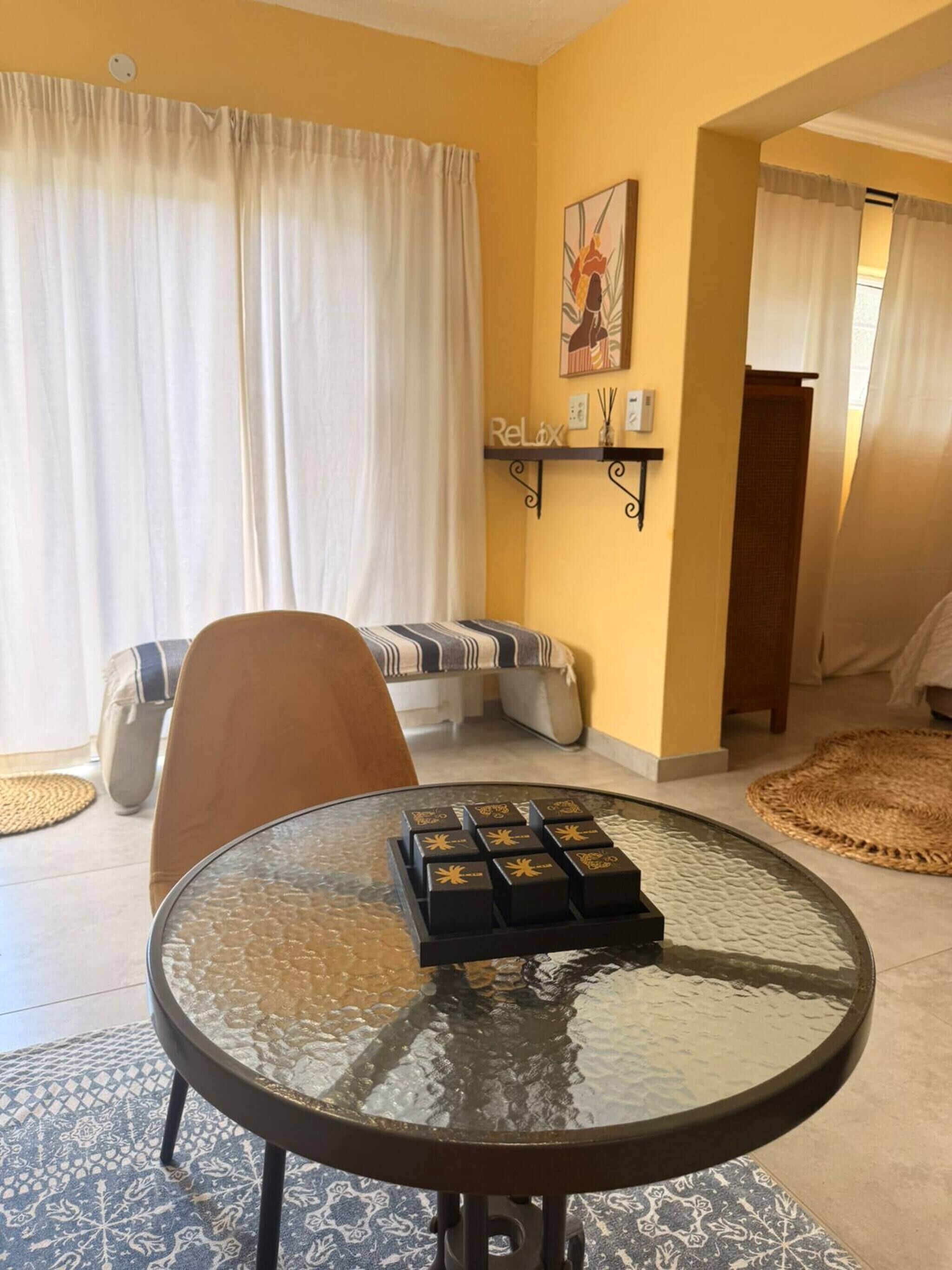 Casa, 1 quarto, acessível | Sala de estar | Livros