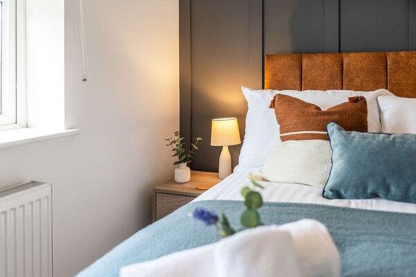 Modern Northwich 3 Bed Sleeps 6 With Free Parking - Northwich
