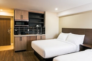 Quarto Duplo Básico | Secretária, secretária adequada para computadores portáteis