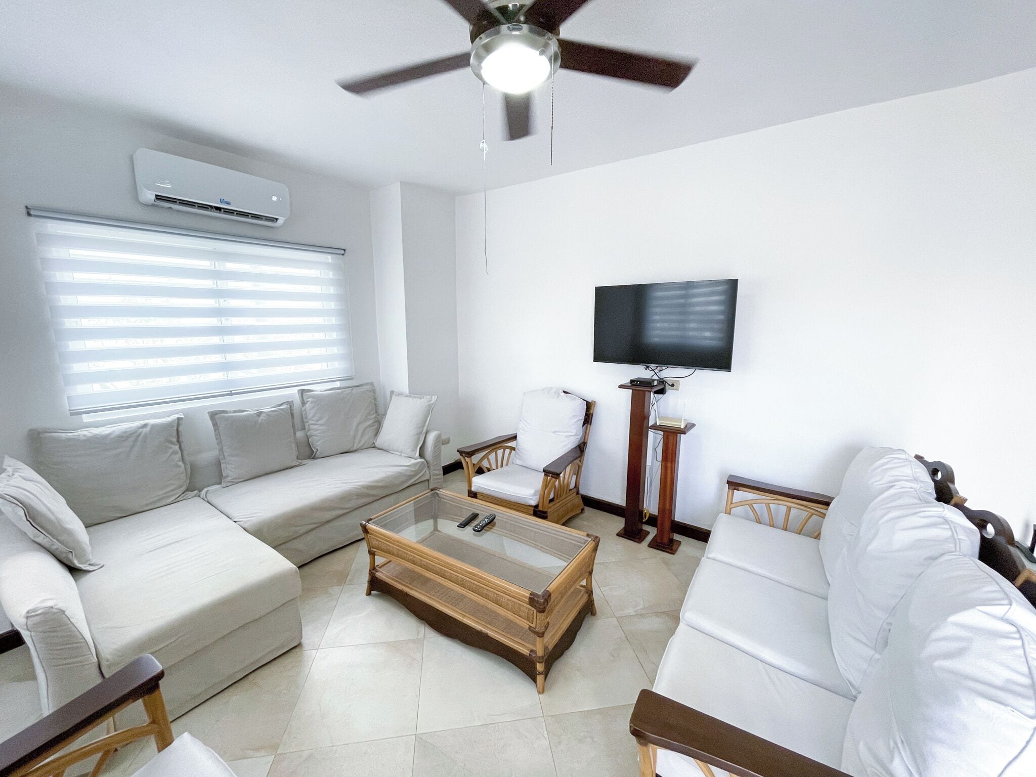 Apartamento, 1 quarto, vista para o resort | Sala de estar | Televisor LCD 