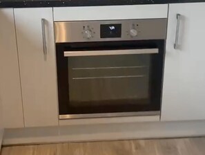 House Sleeps 2 With Parking and Garden, London: Hotel Reviews, Rooms ...