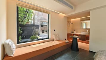 Quarto casal luxo, vista para o jardim | Parte interna