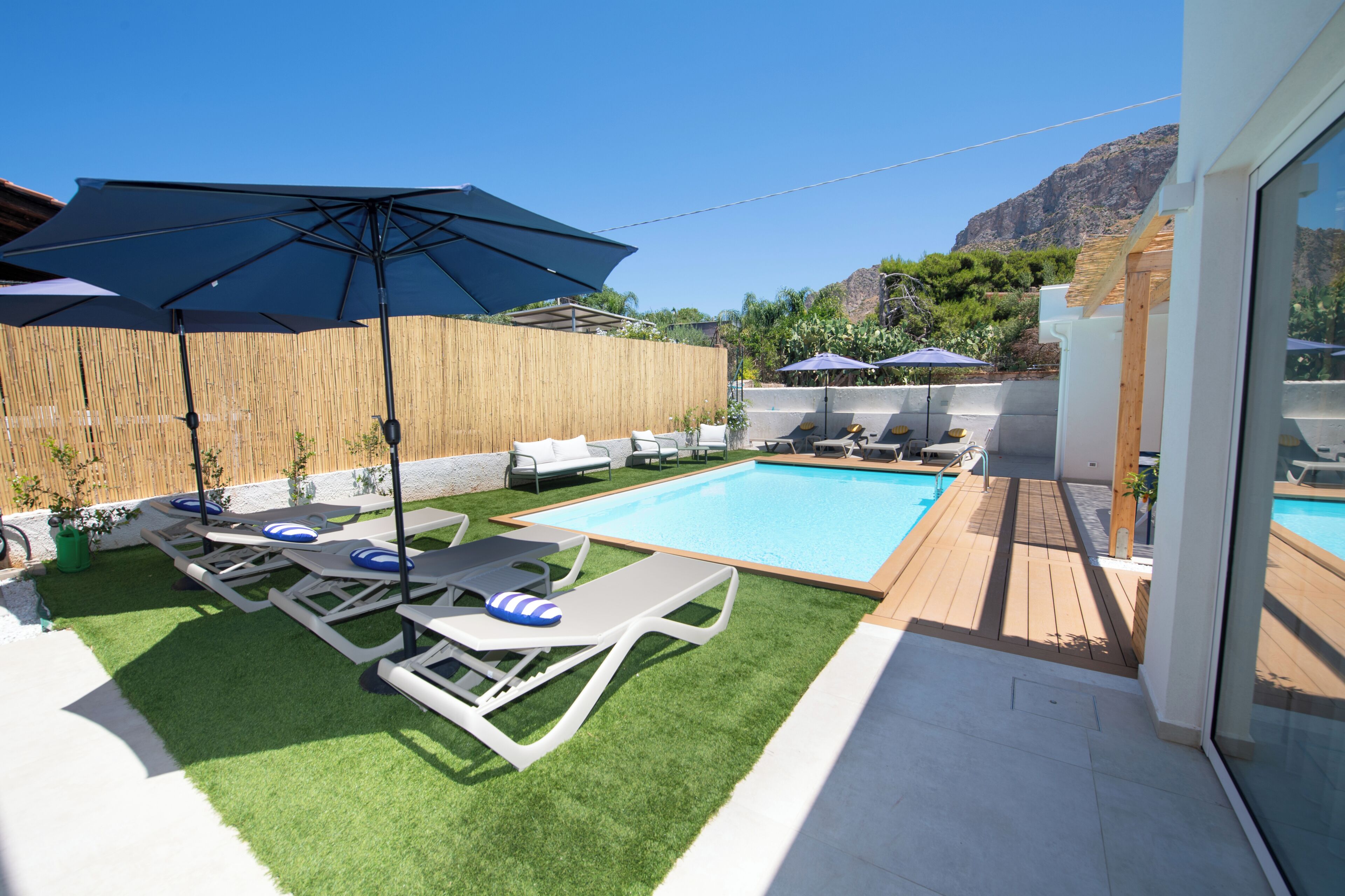 12 piscinas externas