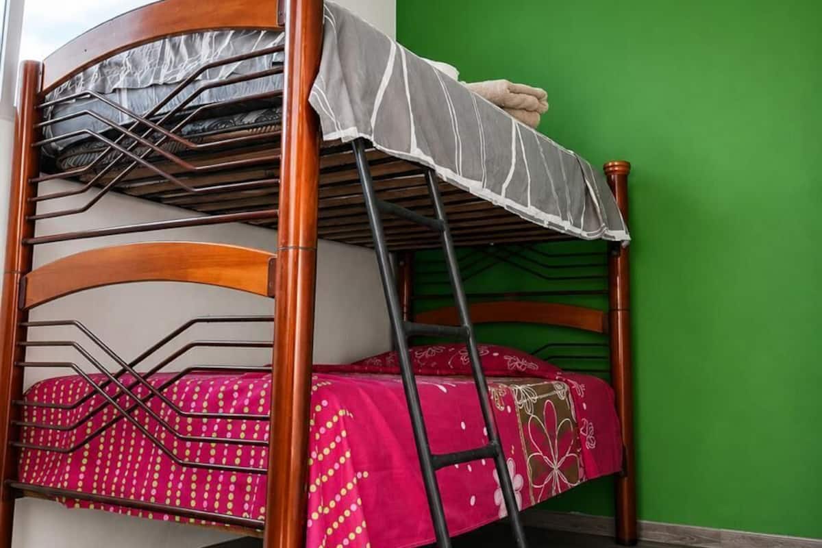 Quarto Económico | Wi-fi grátis, roupa de cama fornecida