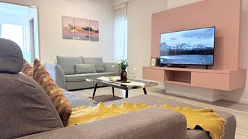 Apartamento, 2 quartos, vista para a cidade | Área de estar