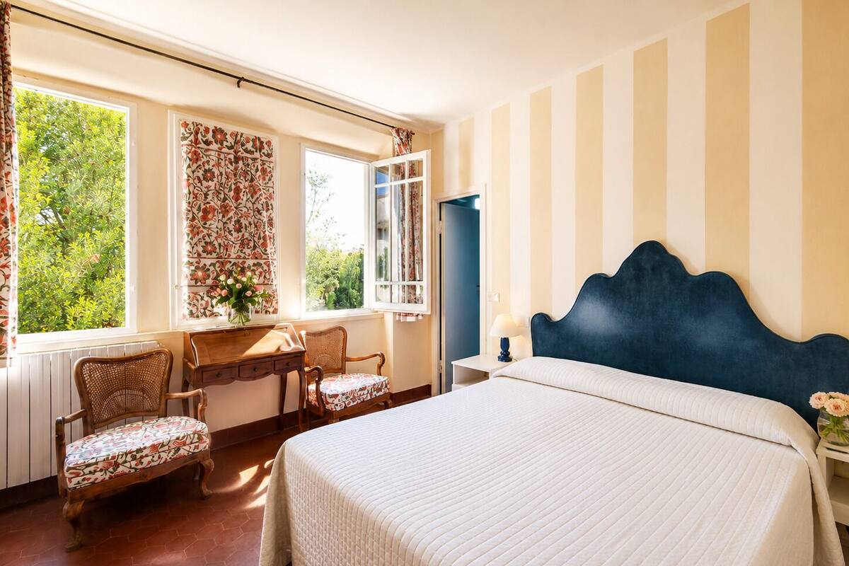 Quarto Duplo Comfort | Cofre no quarto, Wi-fi grátis, roupa de cama fornecida 