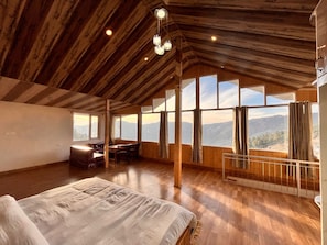 Quarto Panorâmico, varanda, vista para o vale | Lençóis de algodão egípcio, roupa de alta qualidade, secretária 