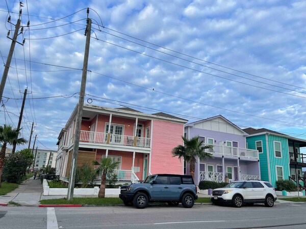 Stylish Condos In Galveston - Rock & Roll, Galveston