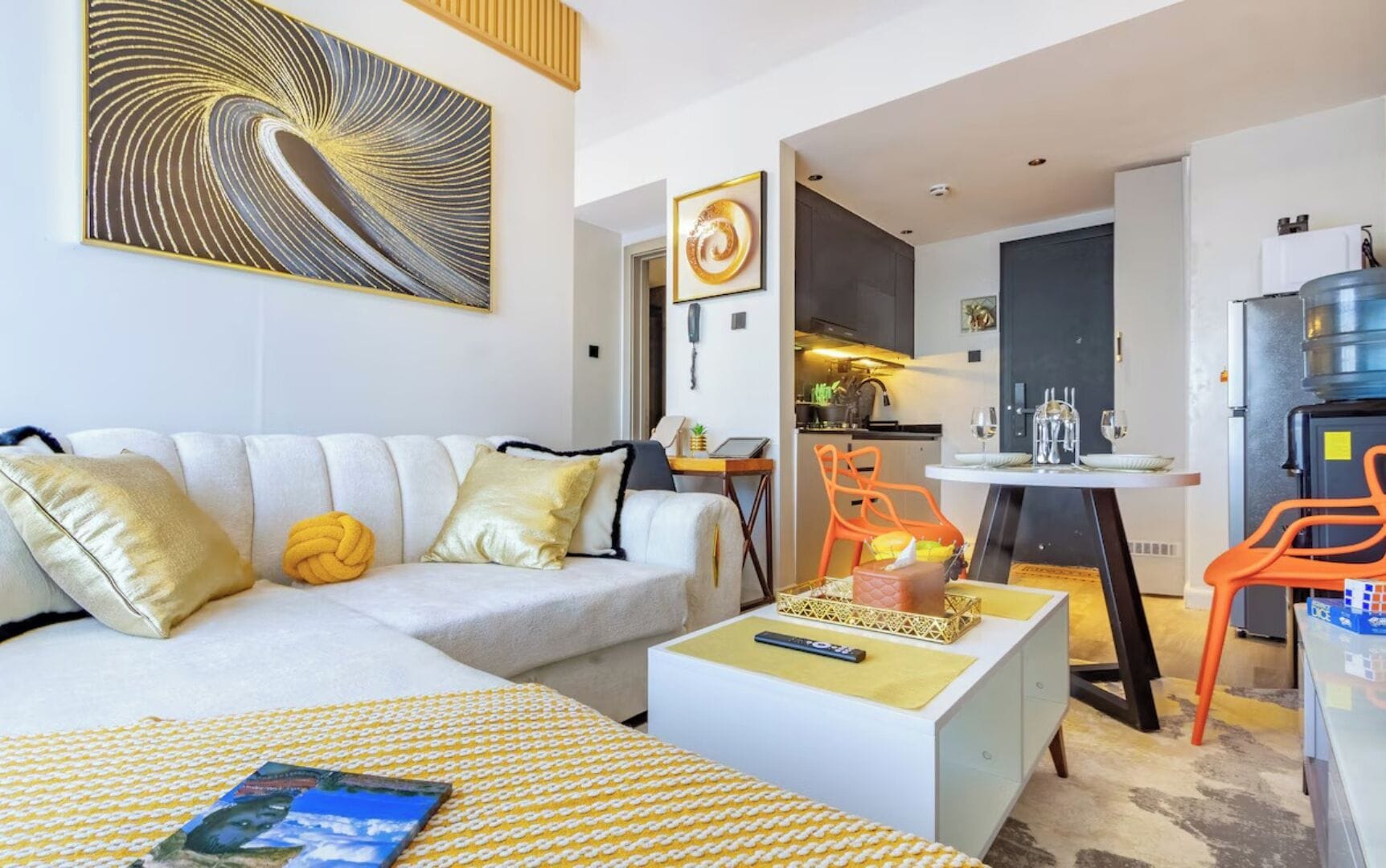 Apartamento luxo, sacada, vista para a cidade | Área de estar