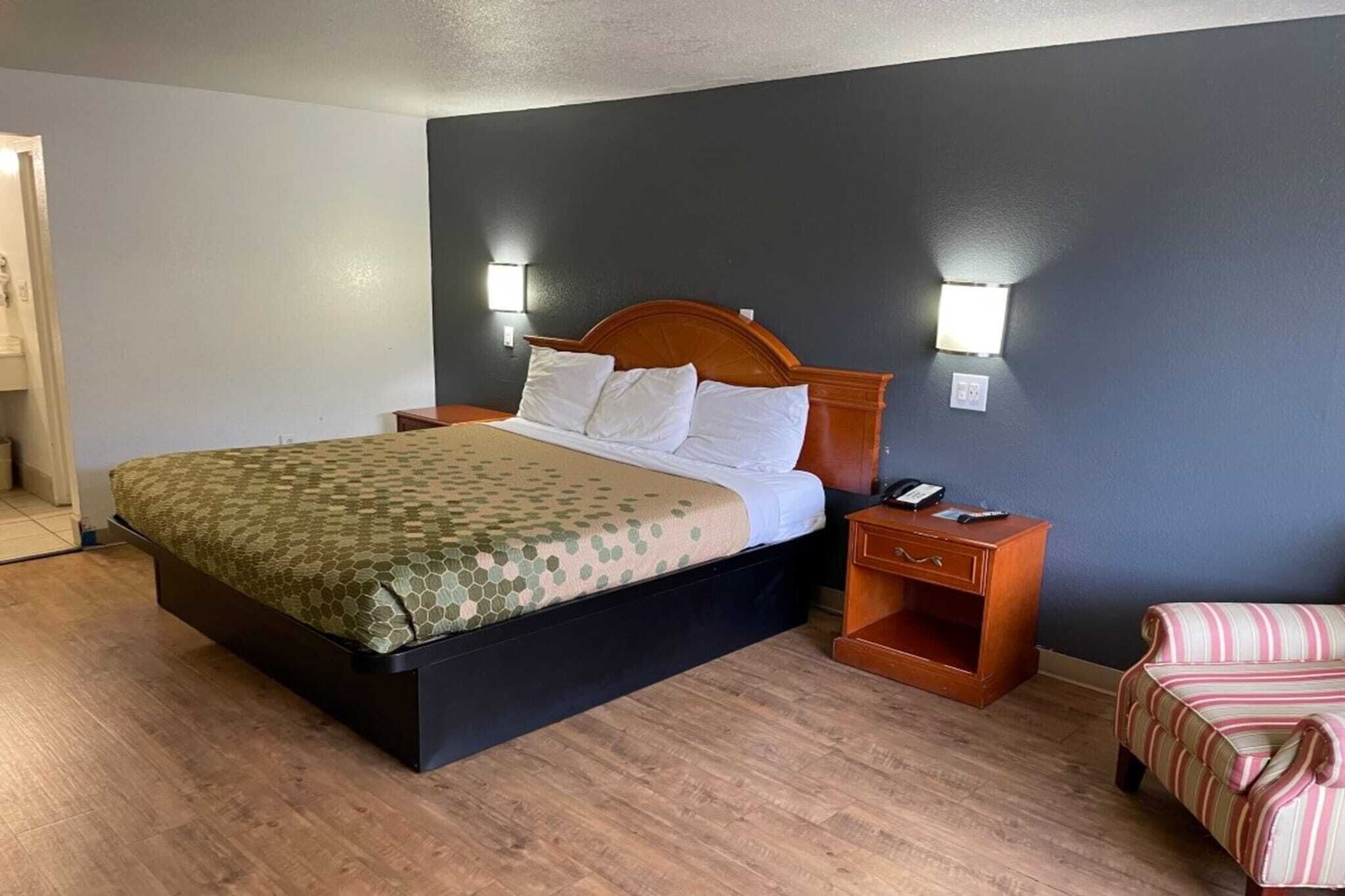 King Bed Non-smoking - Piedmont, SC