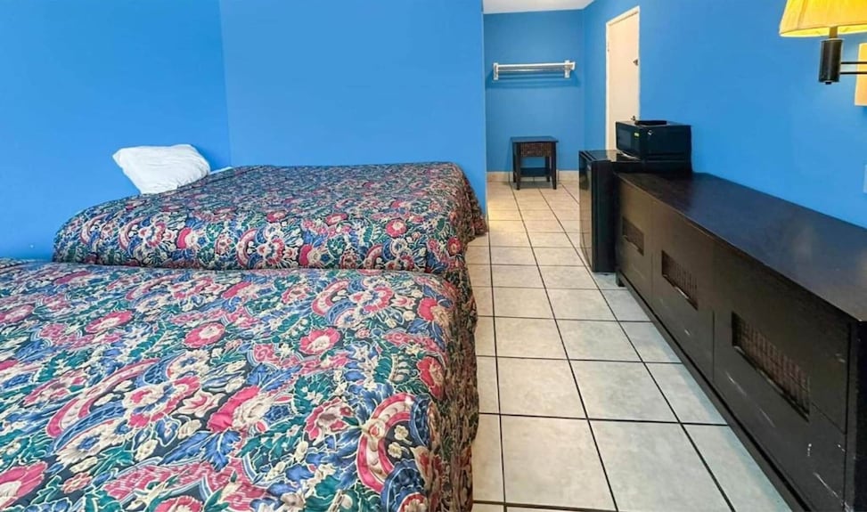 Family Room With 2 Double Beds - Albany, GA