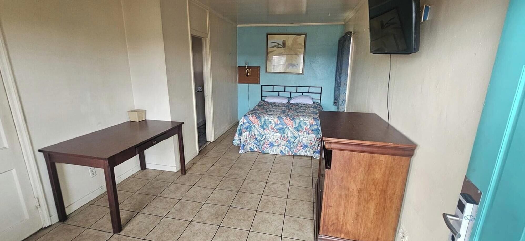 Queen Bed | Non-smoking - Corpus Christi, TX
