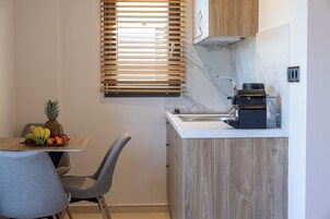 Superior Studio - Ground Floor | Kitchenette privada | Minifrigorífico, uma máquina de café expresso, uma chaleira elétrica