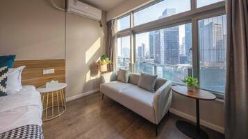 Quarto casal superior | Cortinas blackout, Wi-Fi de cortesia, roupa de cama