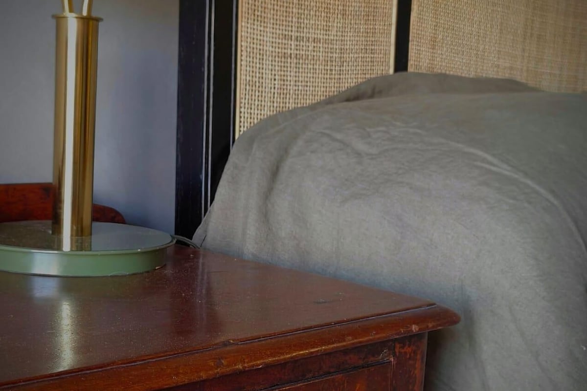Quarto casal, suíte (Comfy) | Cofres nos quartos, ferros/tábuas de passar roupa, Wi-Fi de cortesia