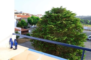 Quarto Duplo Deluxe, varanda, vista para o jardim | Terrenos do alojamento