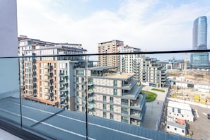 Quarto casal superior, sacada, vista para a cidade | Área da propriedade