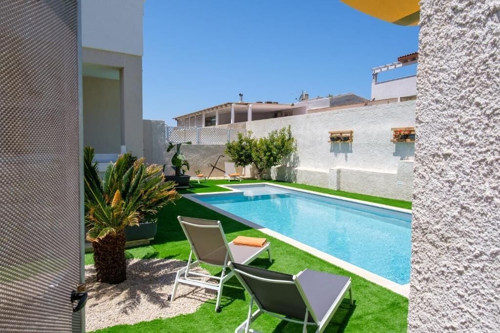 Quarto Duplo Deluxe, varanda, vista para o mar | Piscina | Piscina exterior 