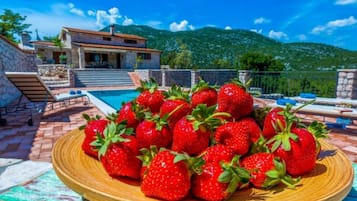 Villa (Rustic Haven Villa with swimming pool) | Exterior