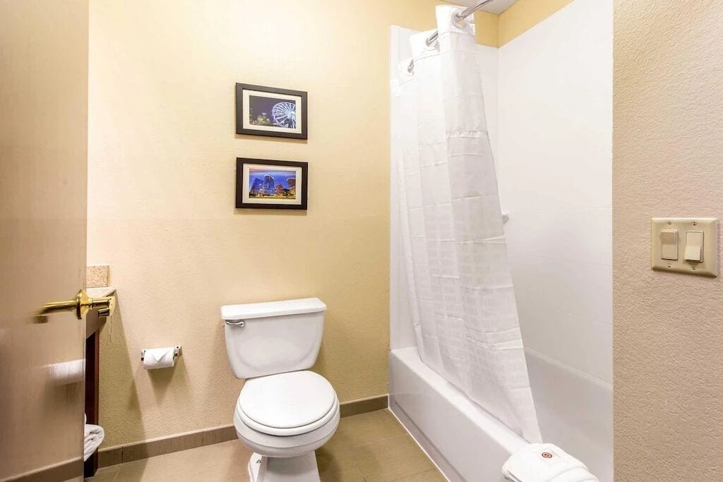 Suite Comfort | Casa de banho | Uma banheira, um secador de cabelo, toalhas fornecidas, sabão 