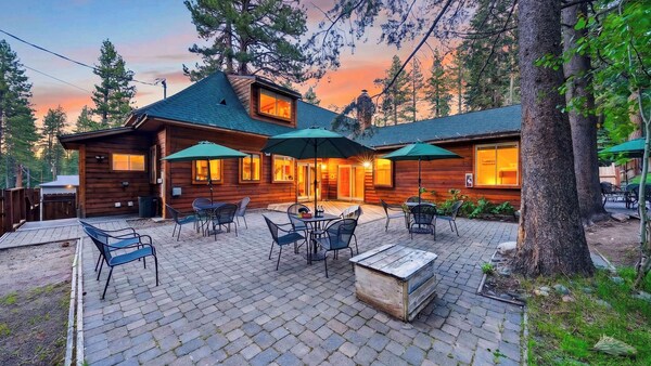 Lakesong Lodge By Avantstay Spa + Games + Patio Dining Mins To Emerald Bay + Lake - Lake Tahoe