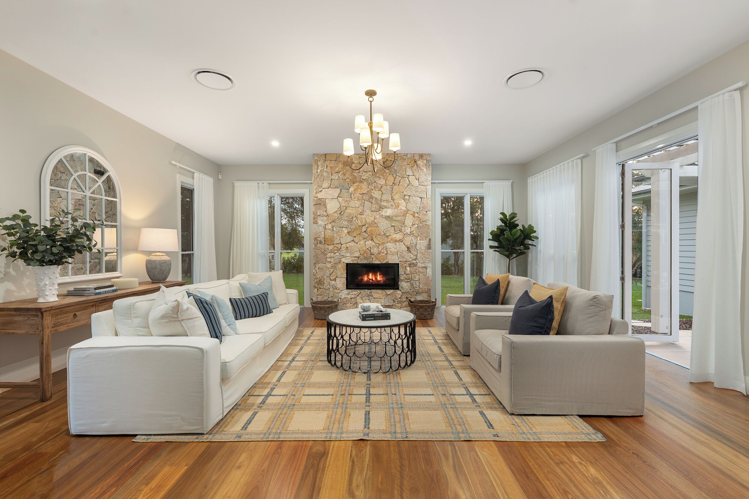 Luxury Living In The Hinterland With A Pool - 2 Mins From Town. - Maleny