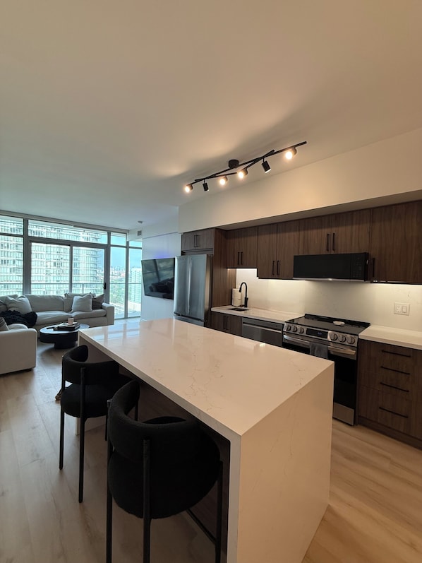 Luxury Lakeside Living with Resort-Style Amenities - Latest Reviews ...