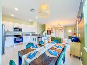 Luxury Mins To St Josephs Hospital & Apollo Beach with Pool Reviews ...