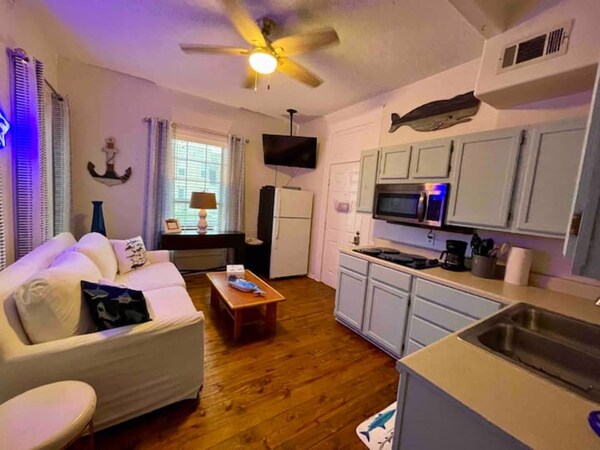 Charming Condos In Galveston - Rock & Roll, Galveston