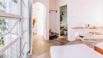 Quarto Triplo Standard, vista para o jardim | Cortinas/cortinados opacos, quartos insonorizados