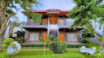Quarto casal, vista para o jardim | Fachada