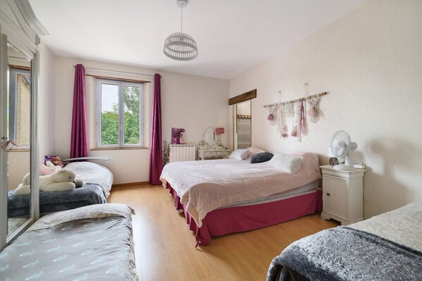 Chambre Rose for 5 Guests Avis, Prix & Photos 2026 - Expedia.fr