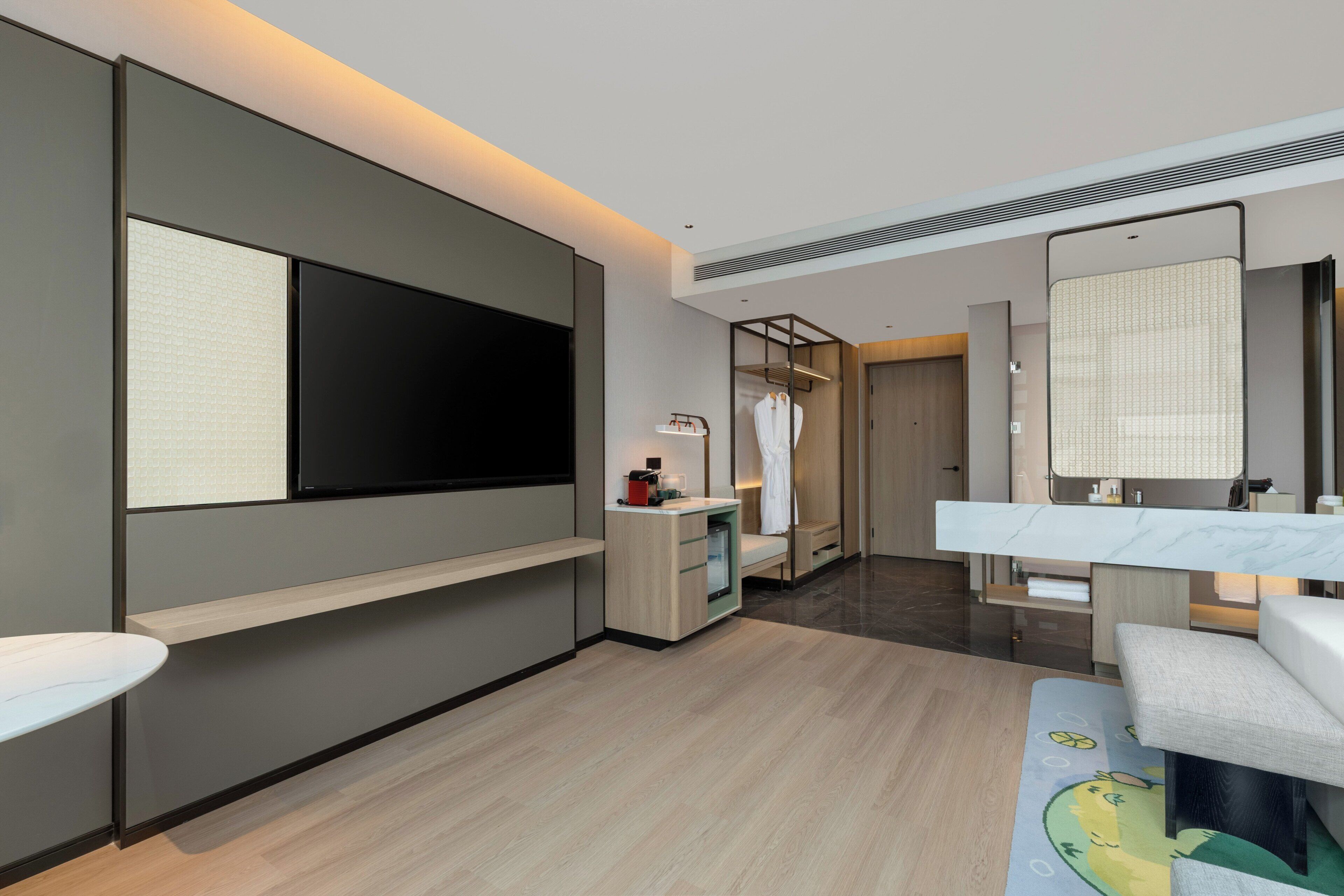 Edredões de penas, minibar com produtos grátis, cofre no quarto 