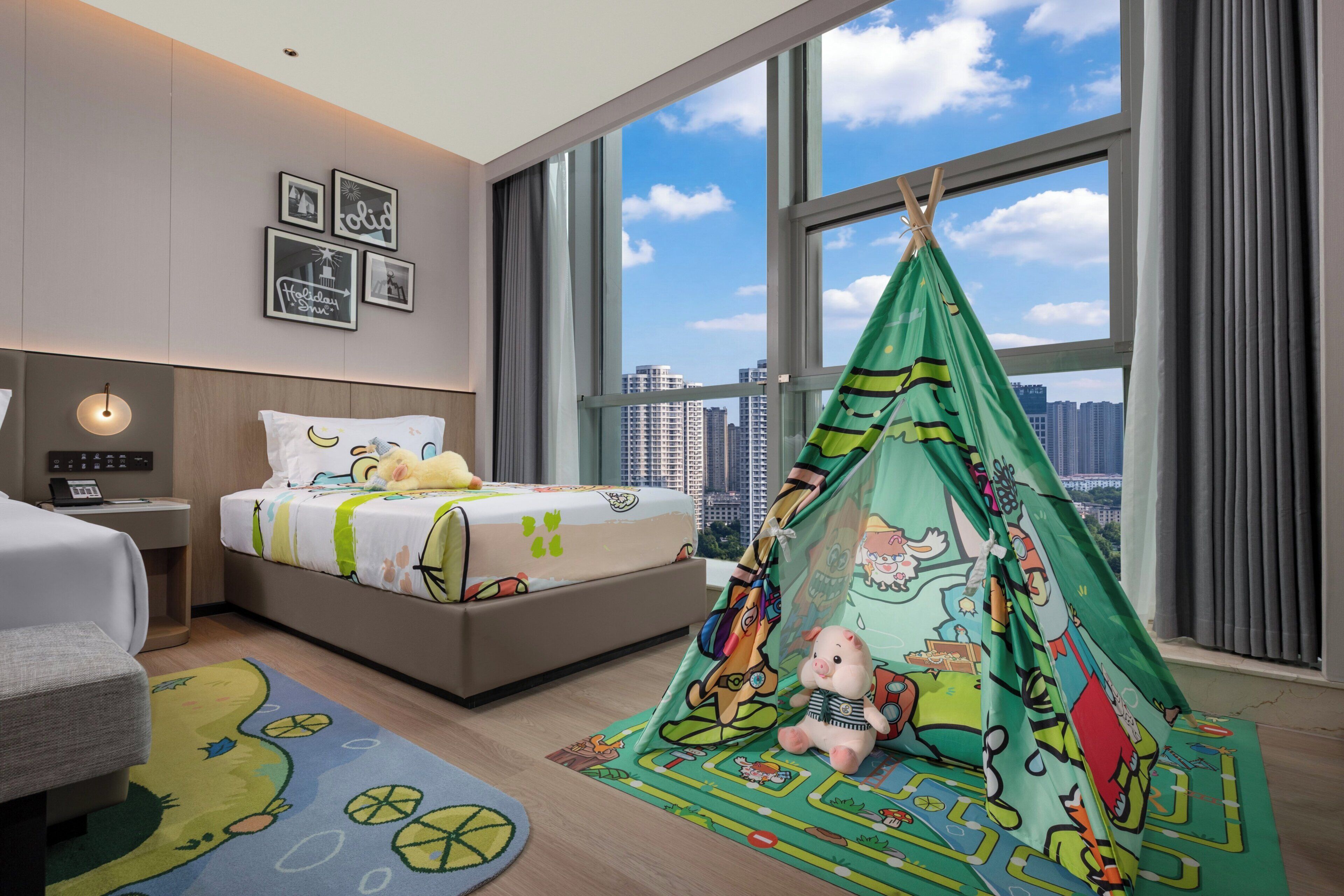 Quarto Premium (Kids Theme) | Edredões de penas, minibar com produtos grátis, cofre no quarto 