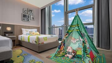 Quarto Premium (Kids Theme) | Edredões de penas, minibar com produtos grátis, cofre no quarto