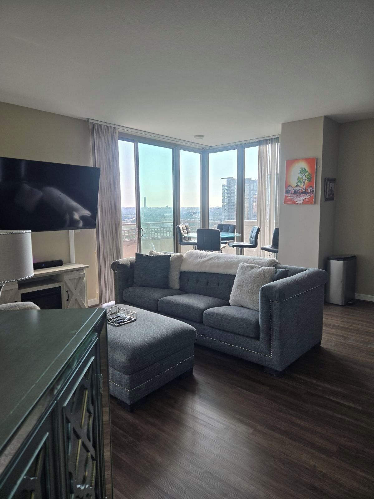Luxury Arlington Condo With Balcony, Skyline Views & Pool Near Dc - Chinatown, DC